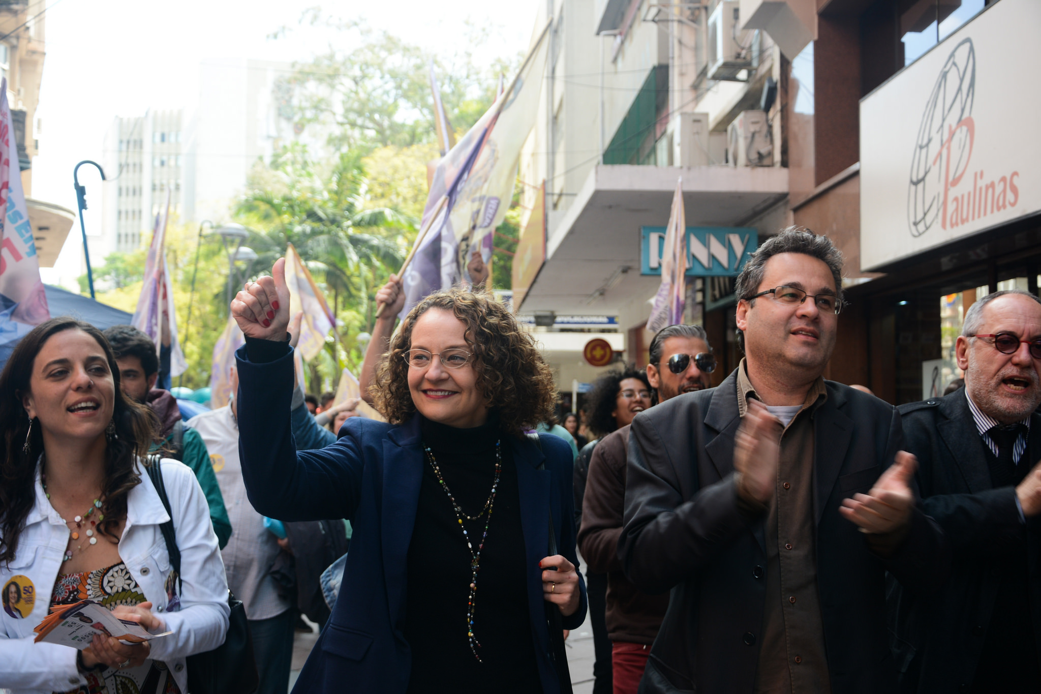 Luciana Confirma ótimo Desempenho No Debate Em Contato Com Eleitores